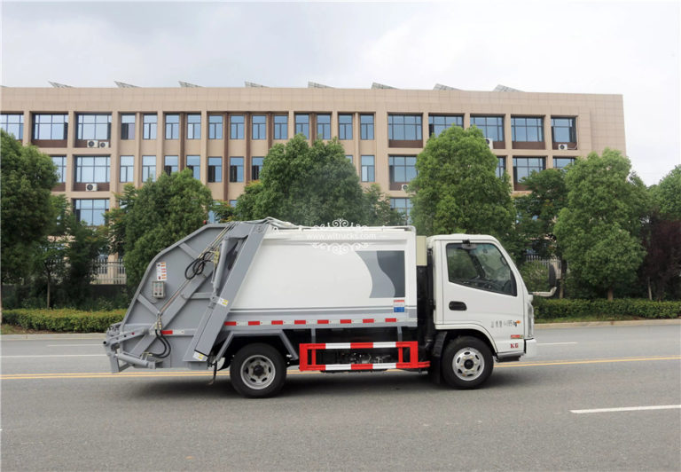 3000l Rear loading garbage compactor truck