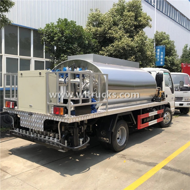 ISUZU 6000 liters Bitumen Tank Asphalt Spray Truck