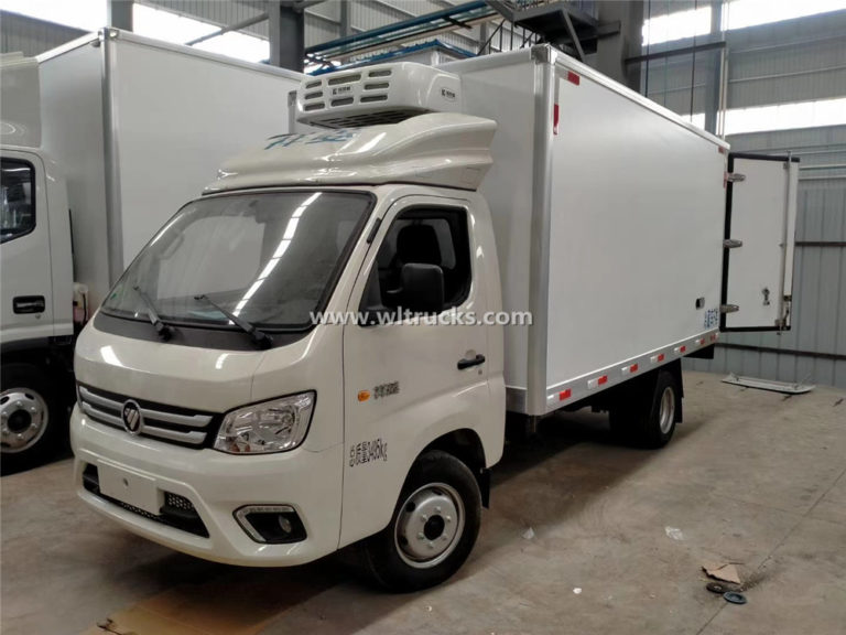 Foton gasoline 6-wheel small cold chain transport truck