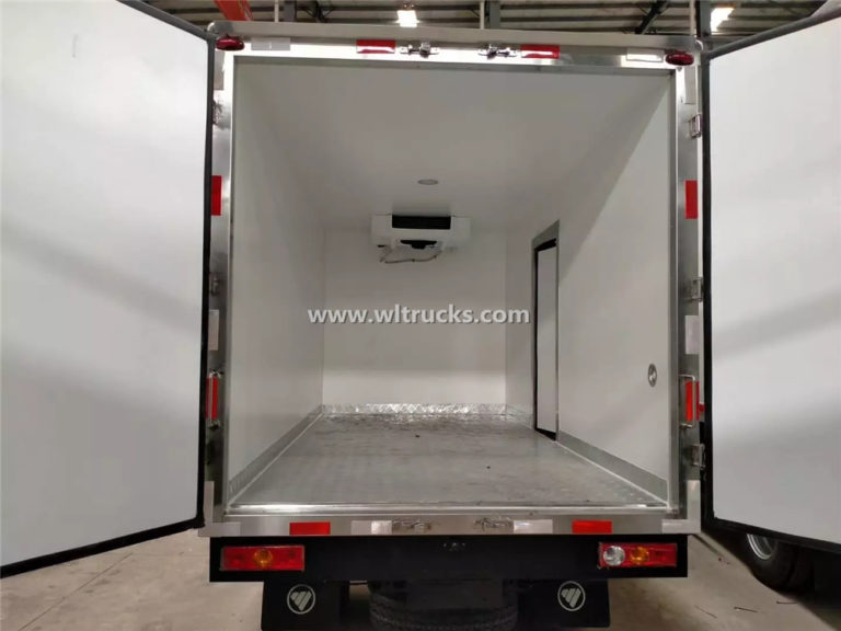 Foton gasoline 6-wheel small cold chain transport truck