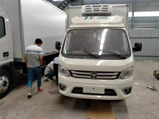 Foton gasoline 6-wheel small cold chain transport truck