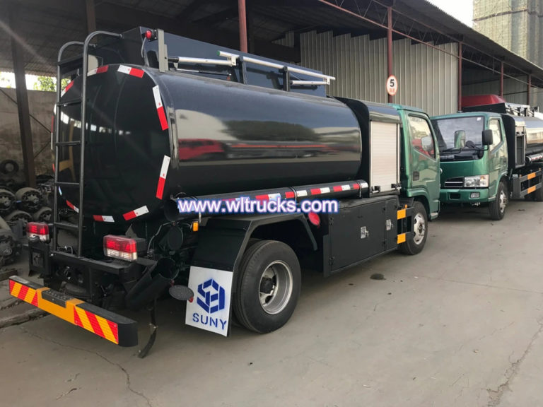 Small Dongfeng 5 cubic meters Fuel Oil Bowser Truck