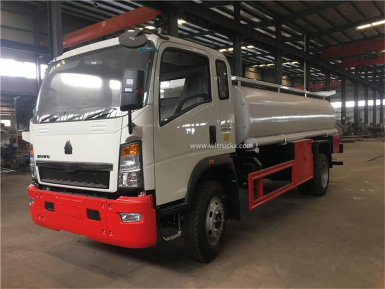 HOWO 8000L fuel tank truck