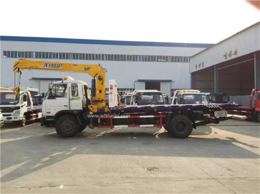 Dongfeng 6 ton recovery truck with crane