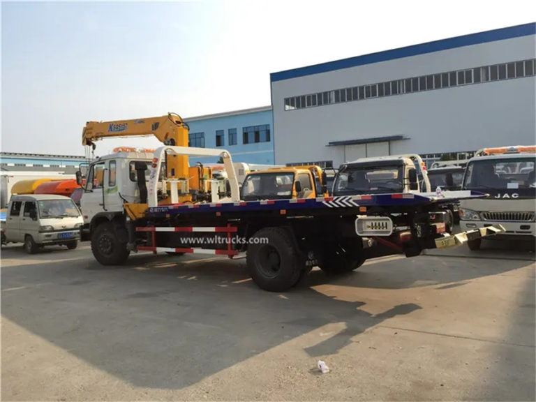 Dongfeng 6 ton recovery truck with crane