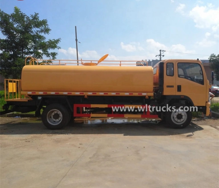 Howo 3000 gallon water tank truck