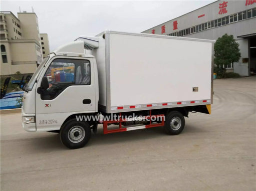 JAC gasoline 2 ton freezer refrigerated truck