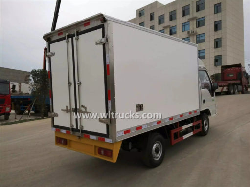 JAC gasoline 2 ton freezer refrigerated truck