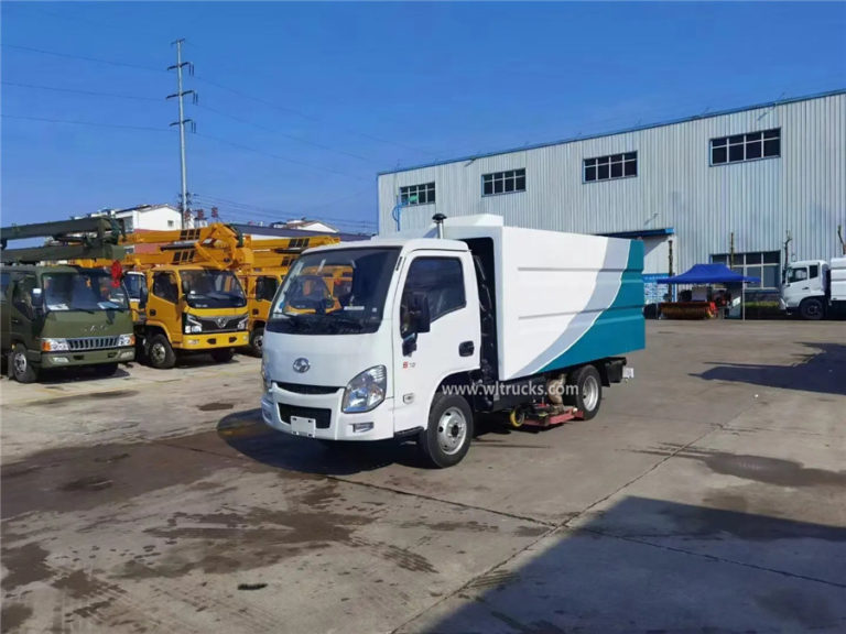 SAIC Yuejin 2 ton litter vacuum street sweeper